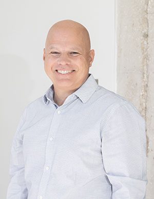 A new Modern Farmhouse makes the most of an unusual lot